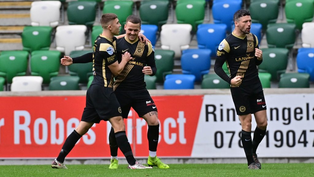 Impressive Windsor win keeps Larne at summit | Larne FC